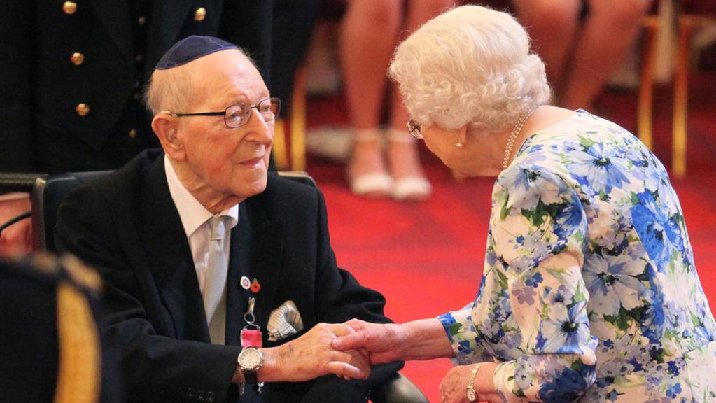 101 year-old Jewish WWII veteran honoured by British queen - European ...