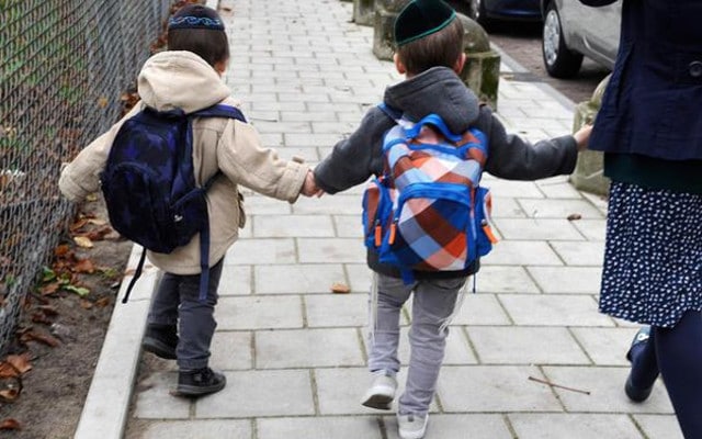 Forty-three per cent of Dutch Jews say they hide their ethnic identity ...