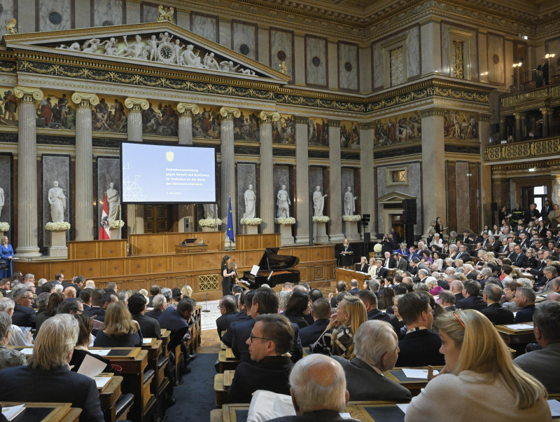 Austrian political leadership commemorated the victims of Nazism in a ...