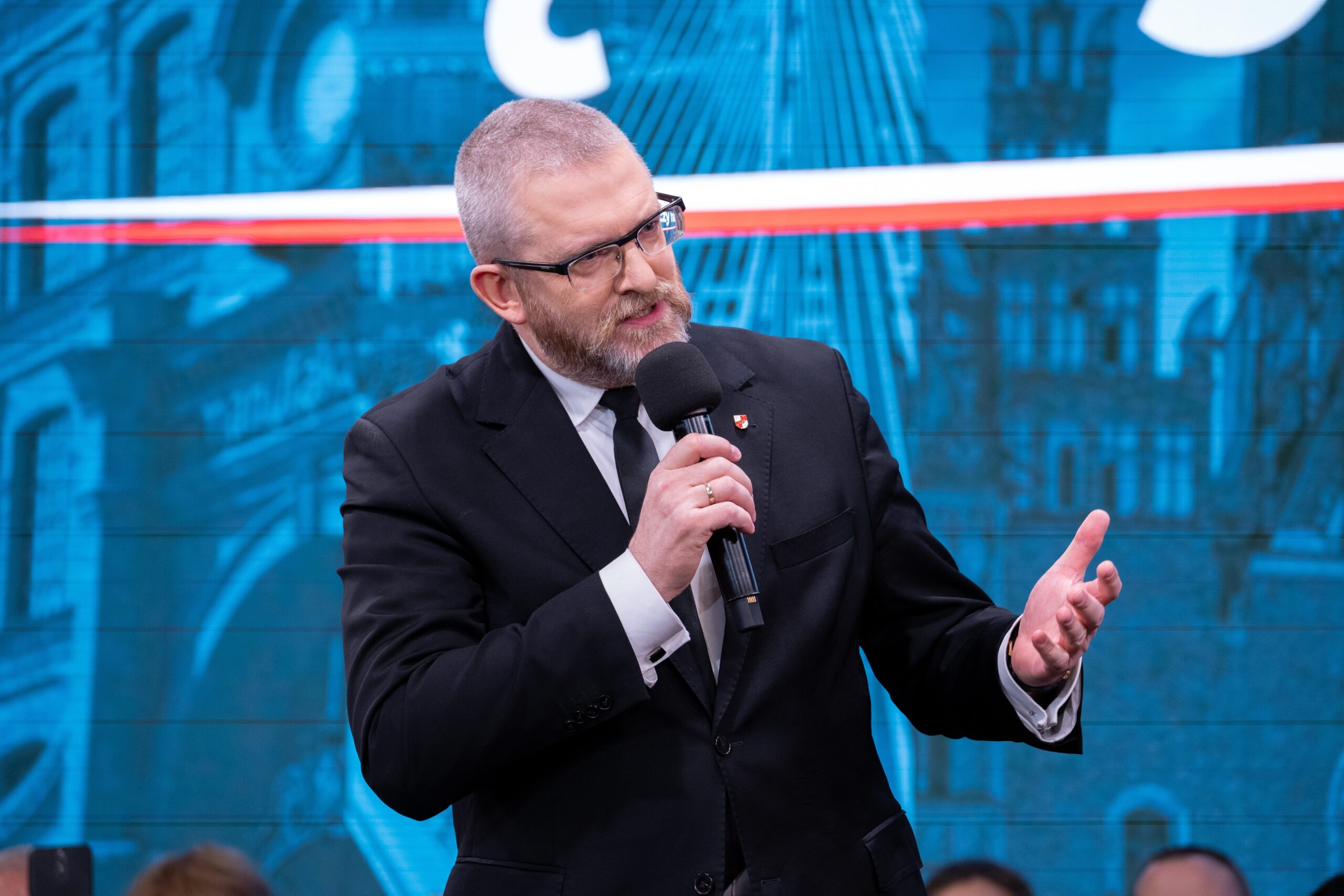 Polish far-right MEP ejected from European Parliament after disrupting ...